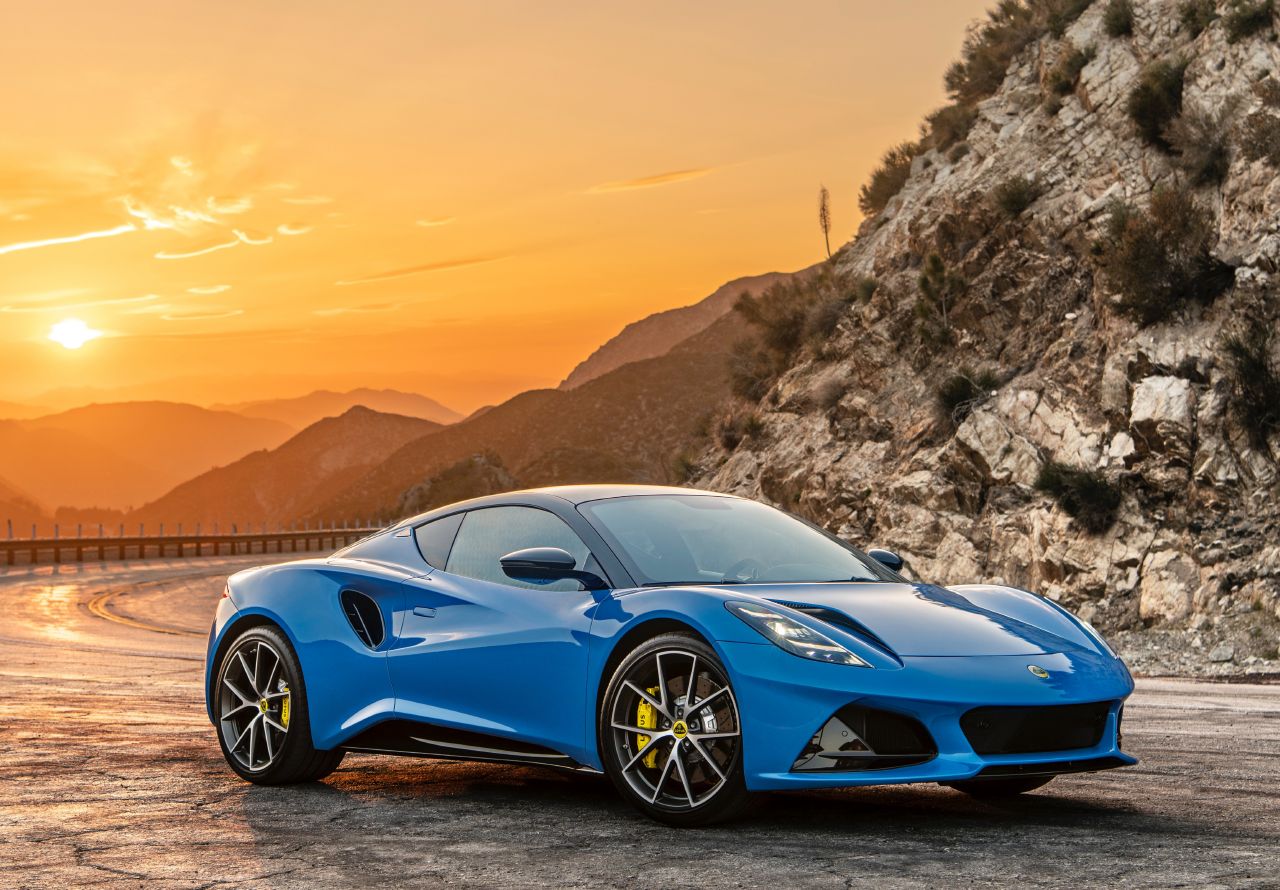 El Lotus Emira estrena la esperada versión base de 360 CV con motor AMG ...