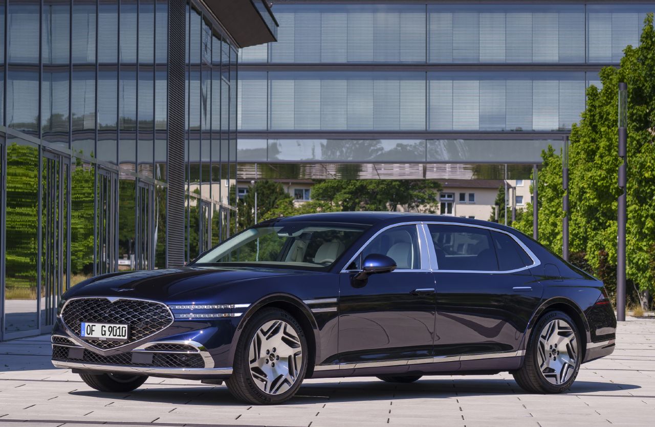 La majestuosa superberlina surcoreana ya tiene precios en Alemania, el nuevo Genesis G90 a la ...