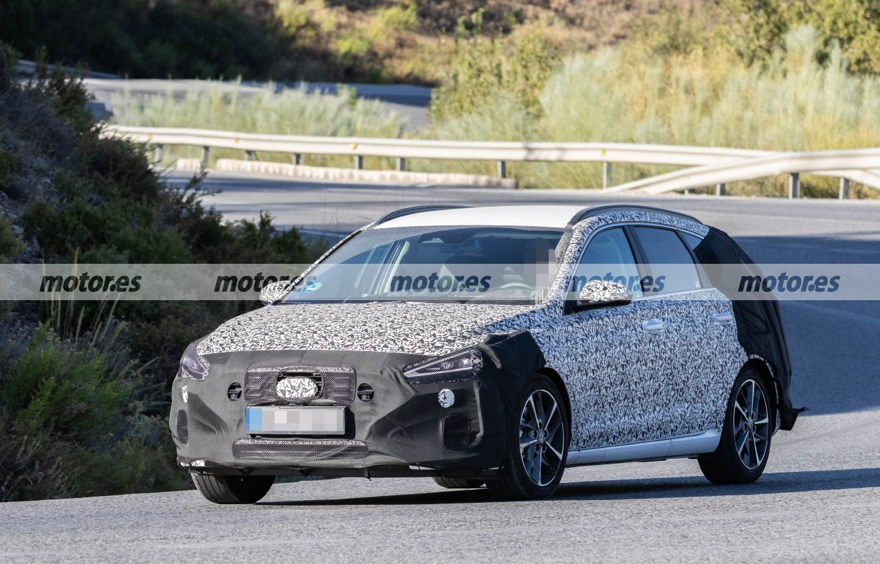 El Hyundai i30 CW Facelift vuelve a dejarse ver en pruebas, el familiar ...