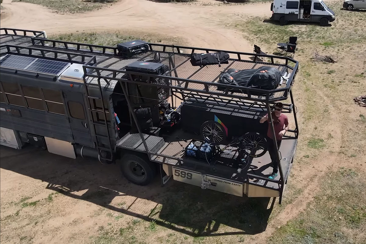 Transforma un autobús escolar en una espectacular Camper al más puro ...