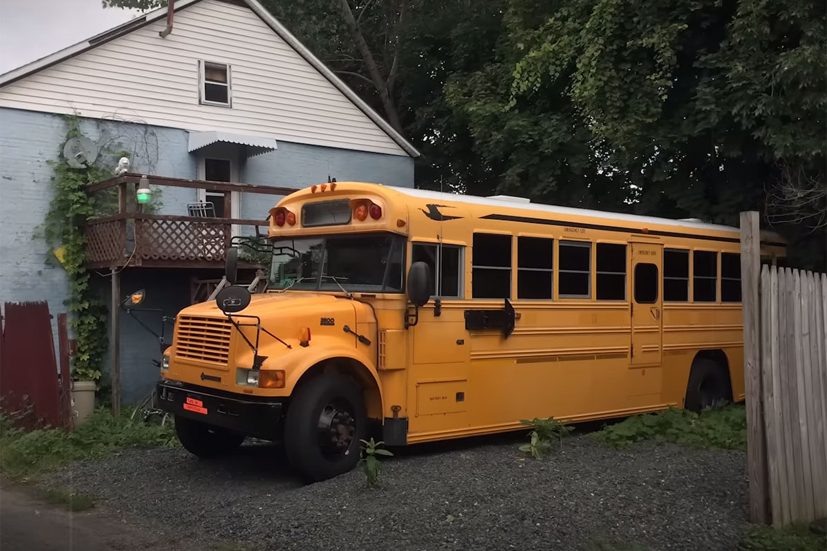 Transforma un autobús escolar en una espectacular Camper al más puro ...