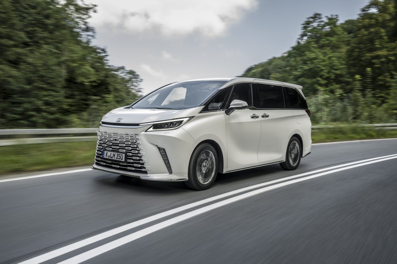 Prueba Lexus LM, limusina en formato monovolumen