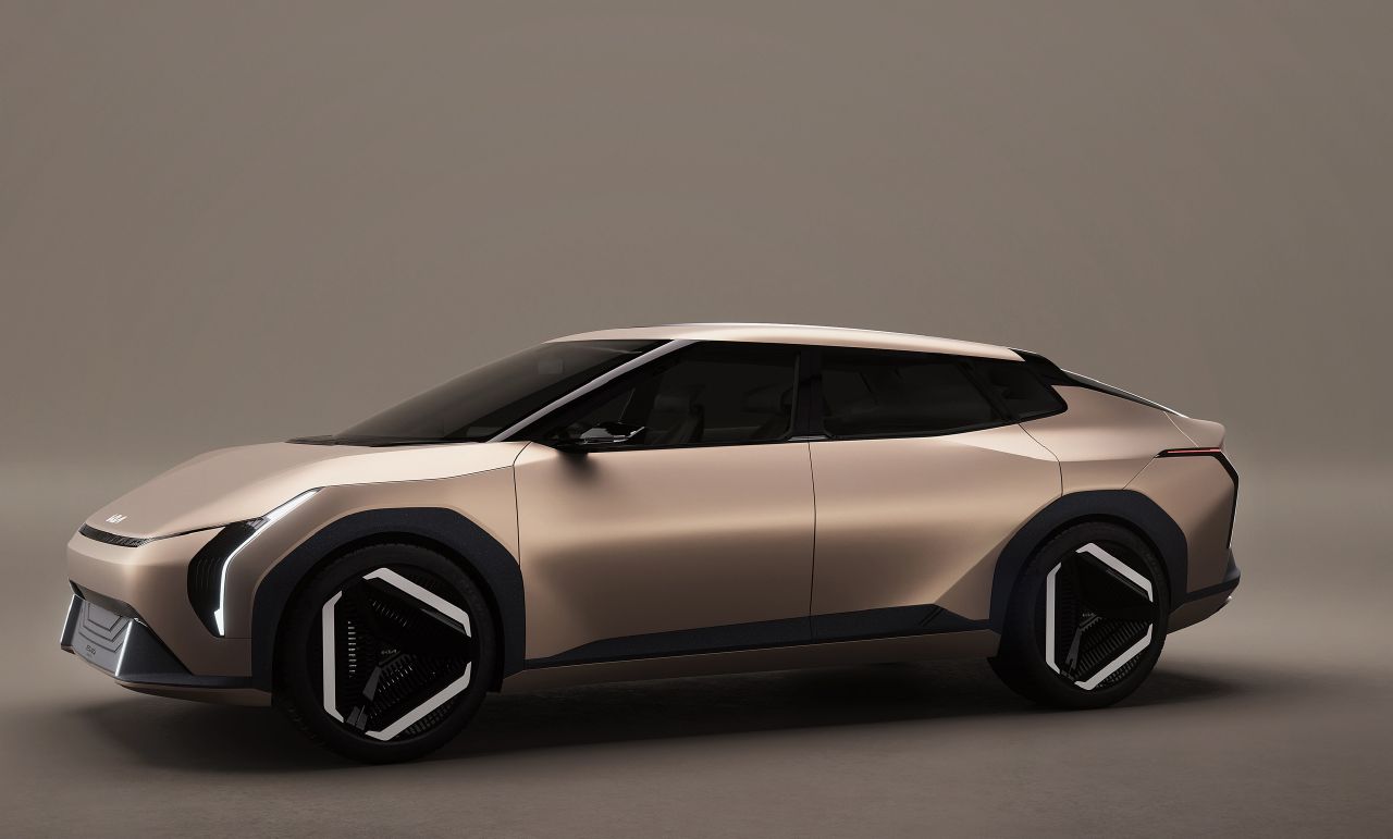 El KIA Concept EV4 marca el esperado regreso al segmento D, una berlina ...