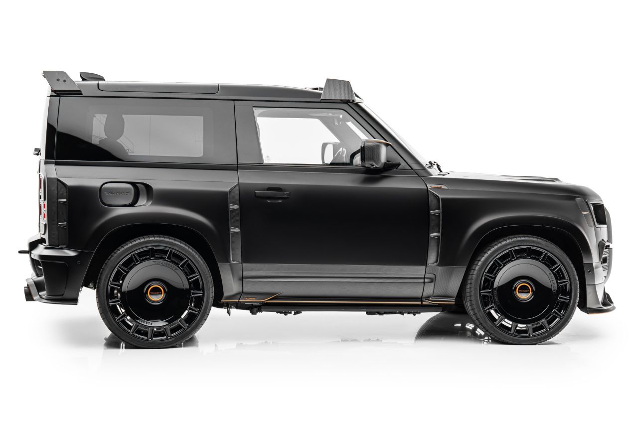 Este Land Rover Defender Black Edition no lo verás en el catálogo de la ...