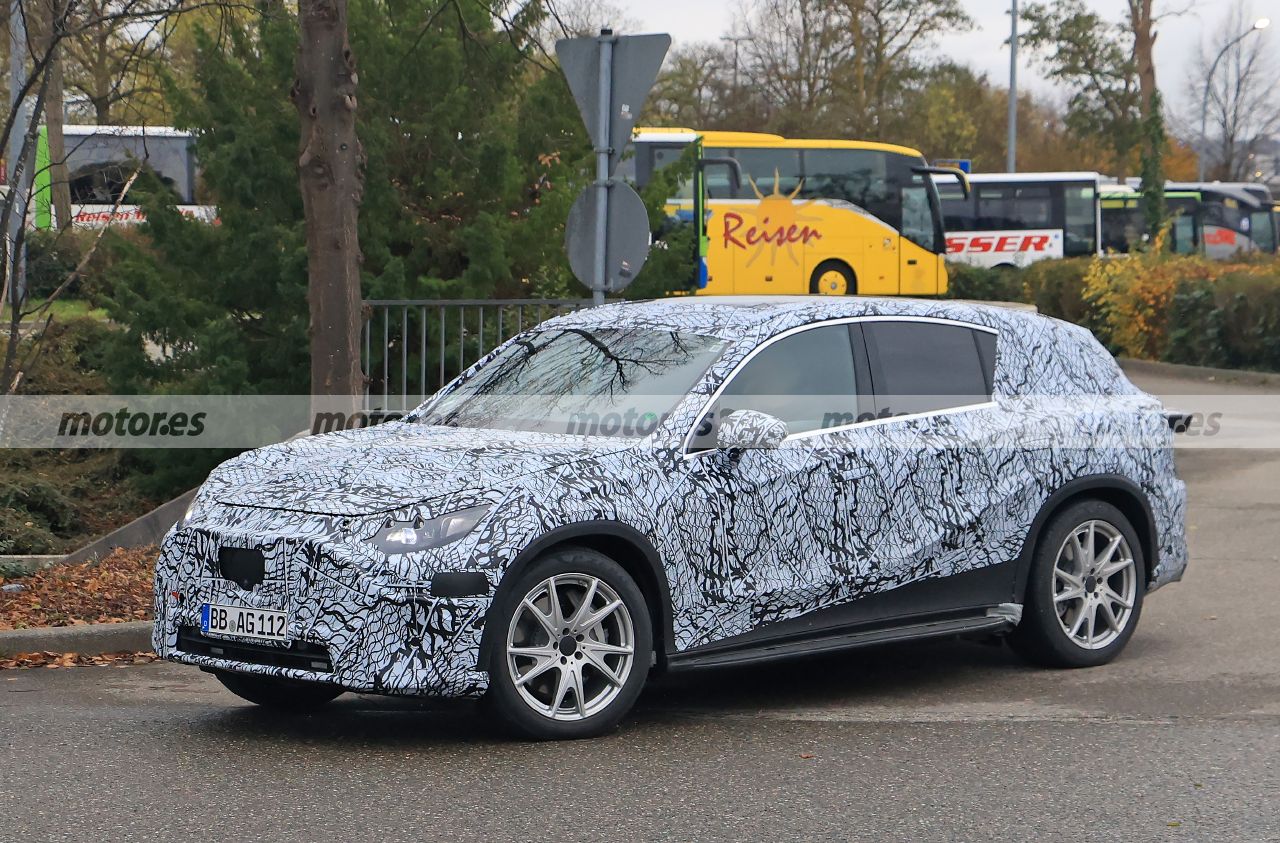 El nuevo Mercedes GLA reaparece en pruebas, el sucesor del EQA será el ...