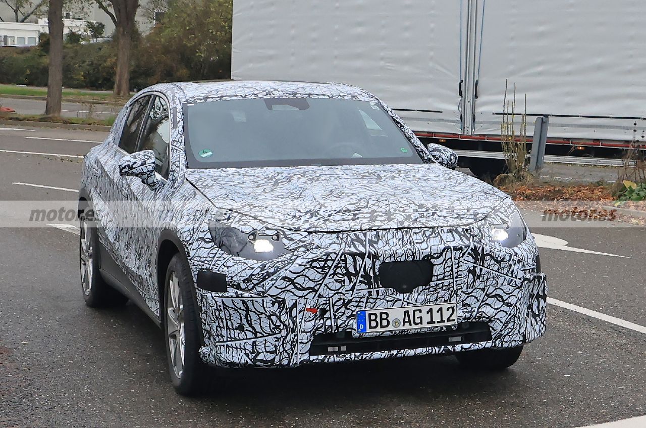 El nuevo Mercedes GLA reaparece en pruebas, el sucesor del EQA será el ...