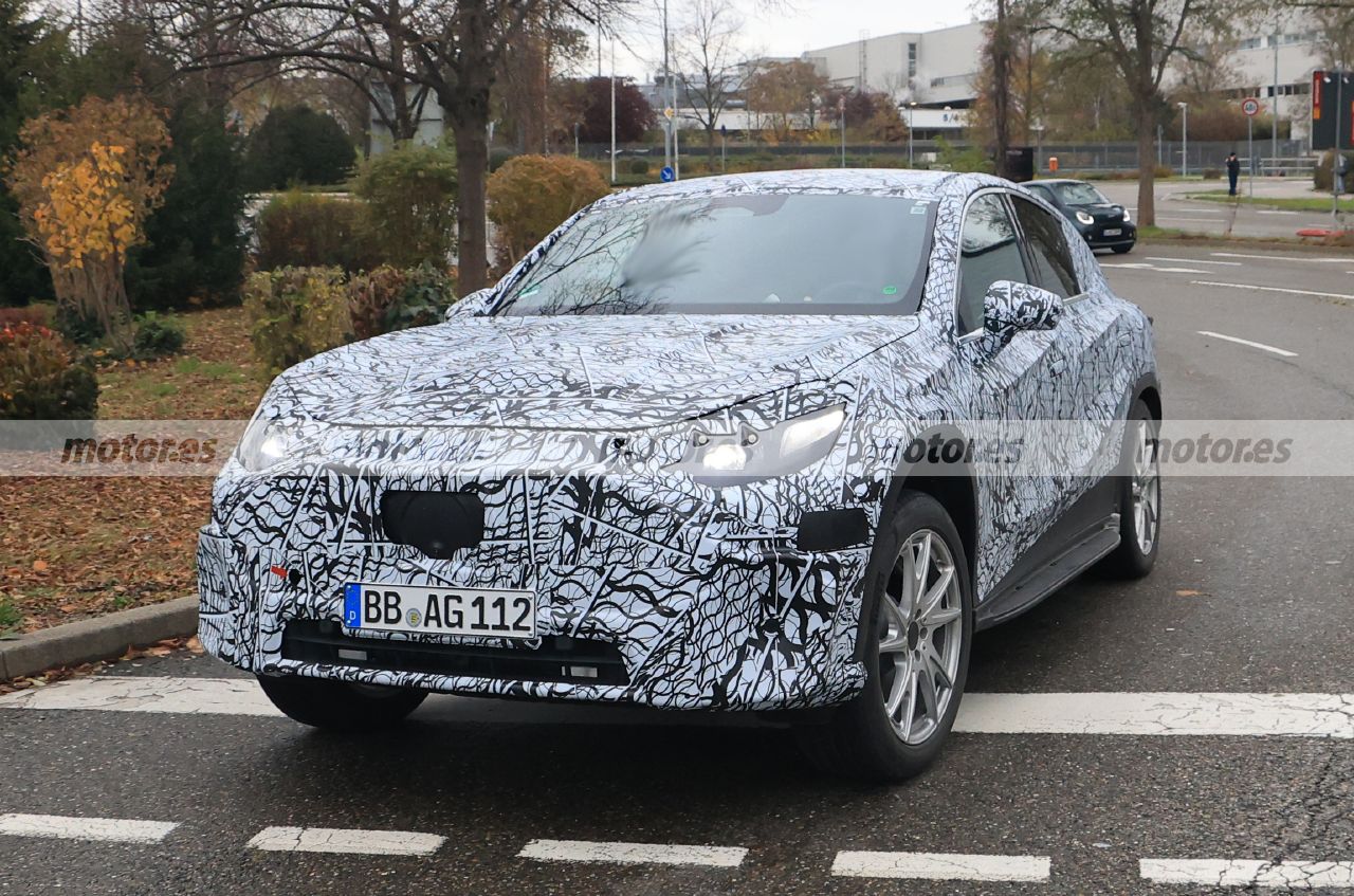 El nuevo Mercedes GLA reaparece en pruebas, el sucesor del EQA será el ...