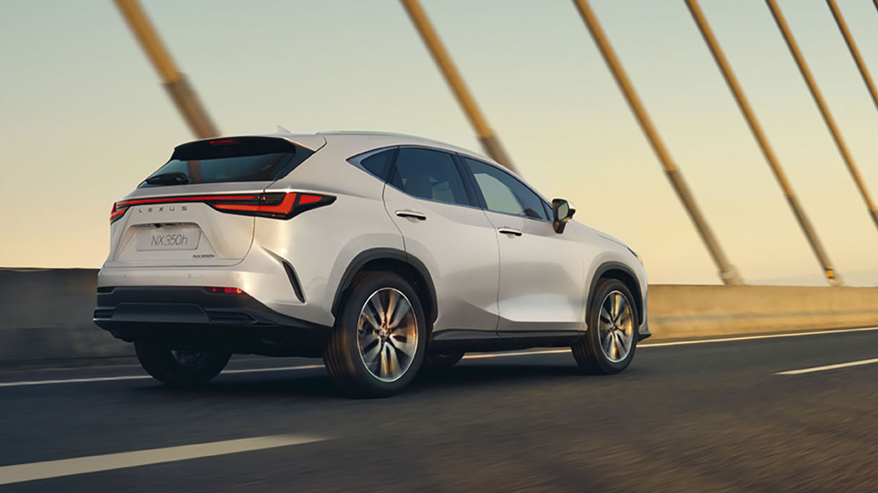 El Lexus NX estrena la gama 2024 con el nuevo acabado Premium y otras ...