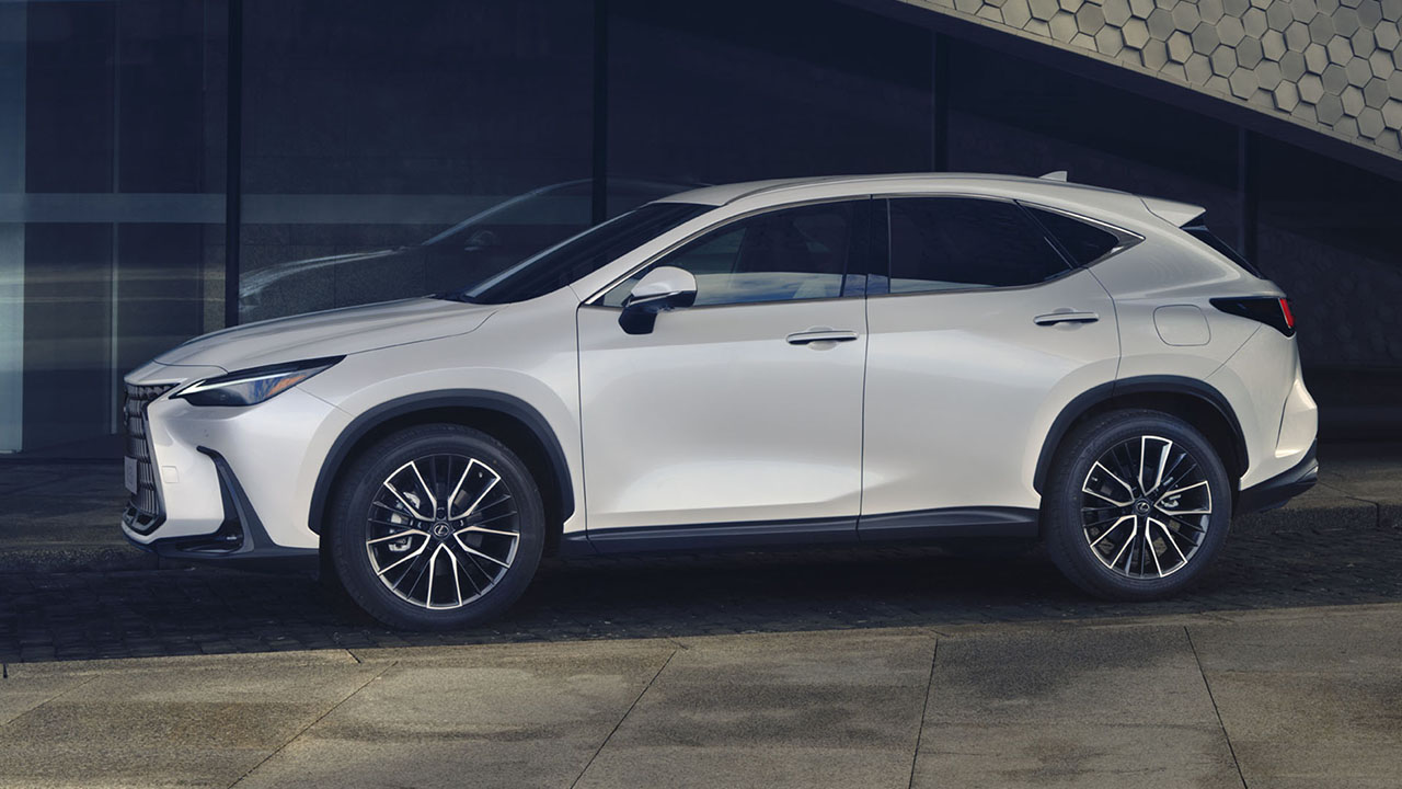 El Lexus NX estrena la gama 2024 con el nuevo acabado Premium y otras ...