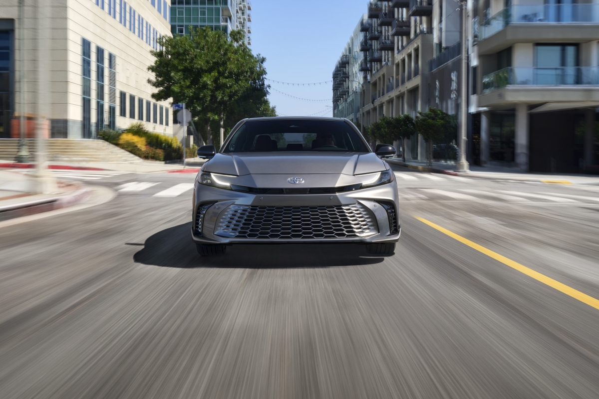 Toyota presenta la novena generación del Camry, la berlina híbrida japonesa se renueva por completo