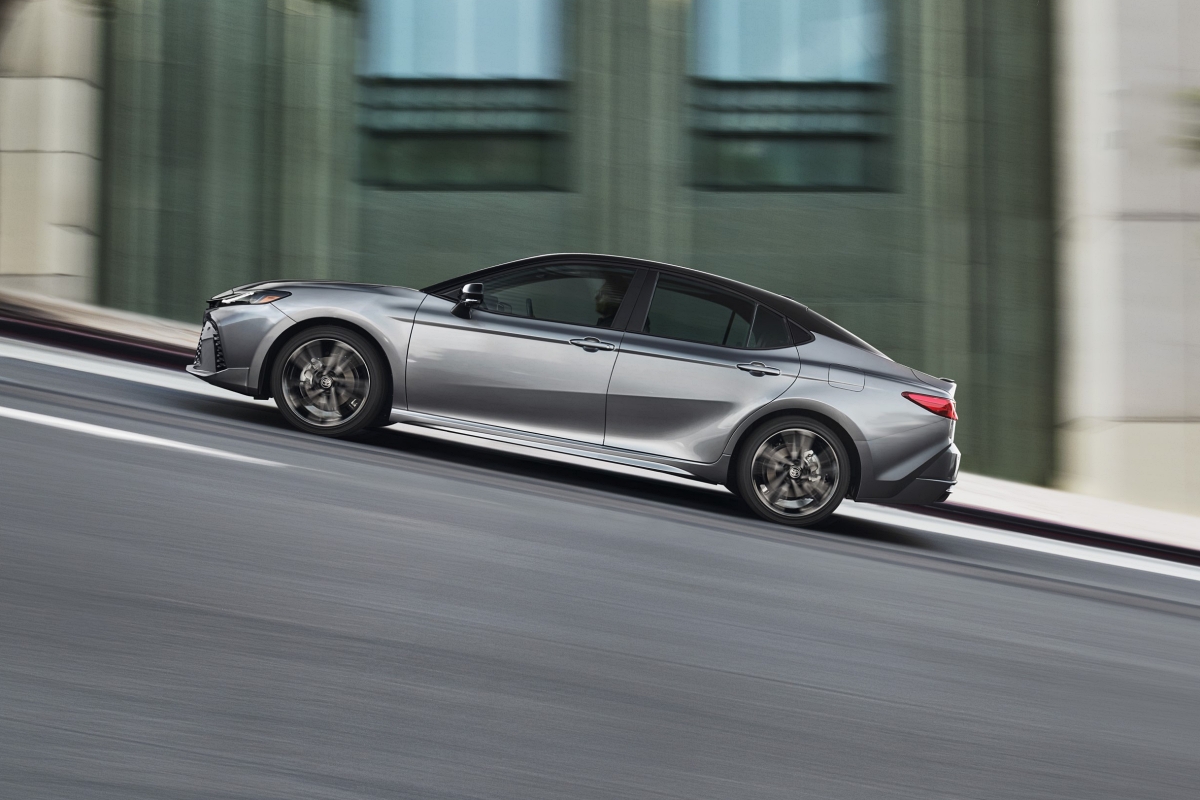 Toyota presenta la novena generación del Camry, la berlina híbrida japonesa se renueva por completo