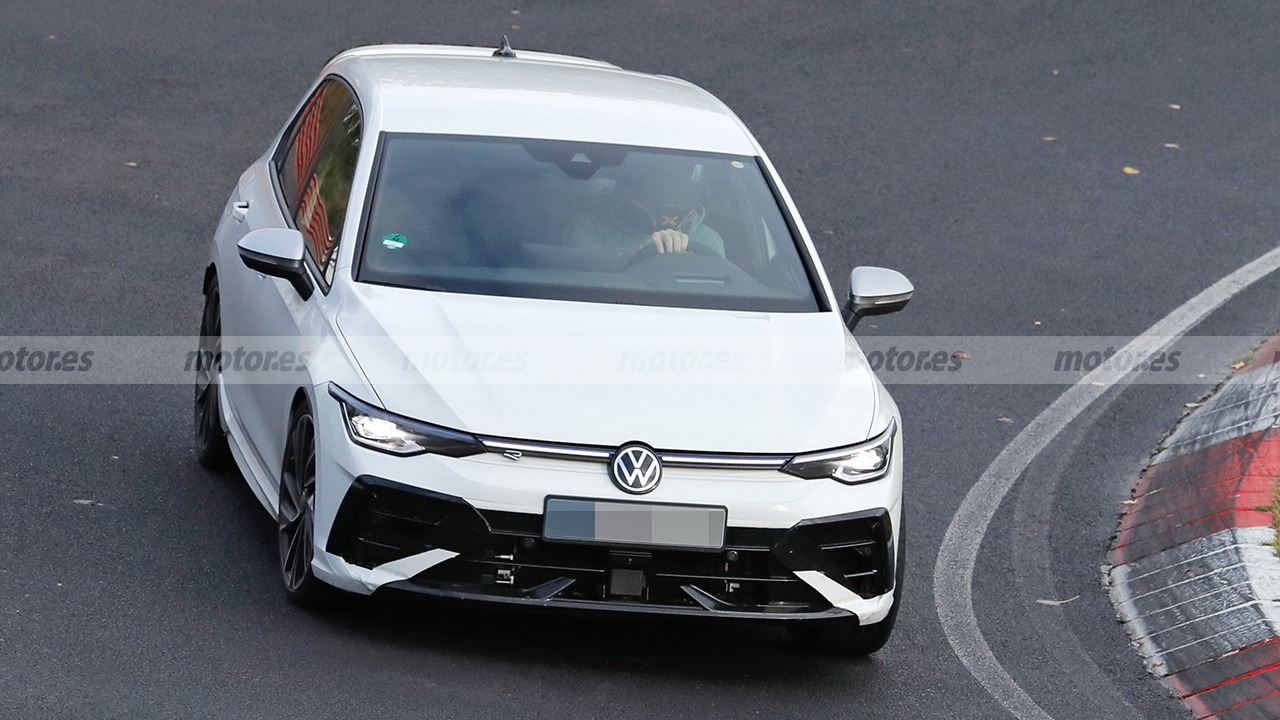 El nuevo Volkswagen Golf R 2024, modelo Variant incluido, es fotografiado por primera vez... ¡y ...