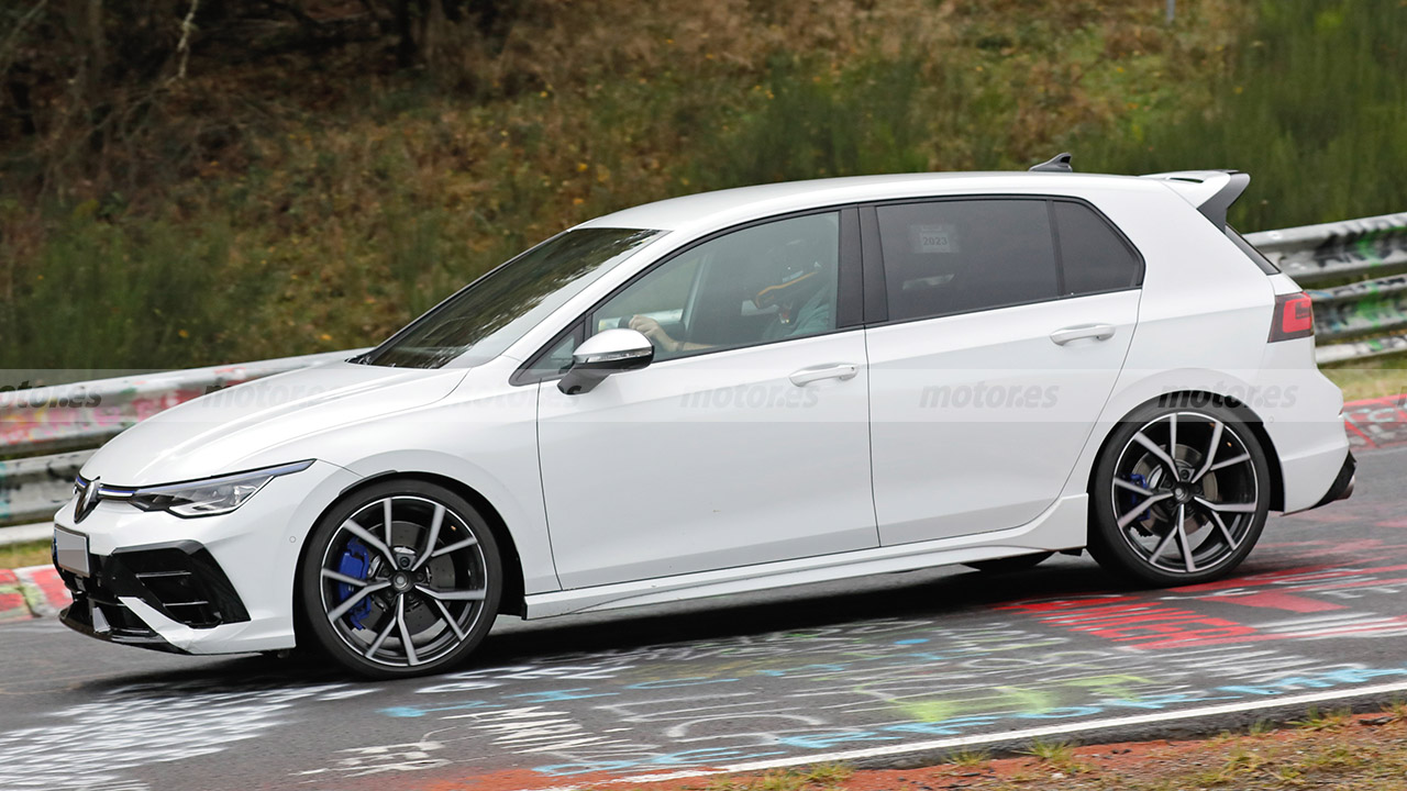 El nuevo Volkswagen Golf R 2024, modelo Variant incluido, es fotografiado por primera vez... ¡y ...