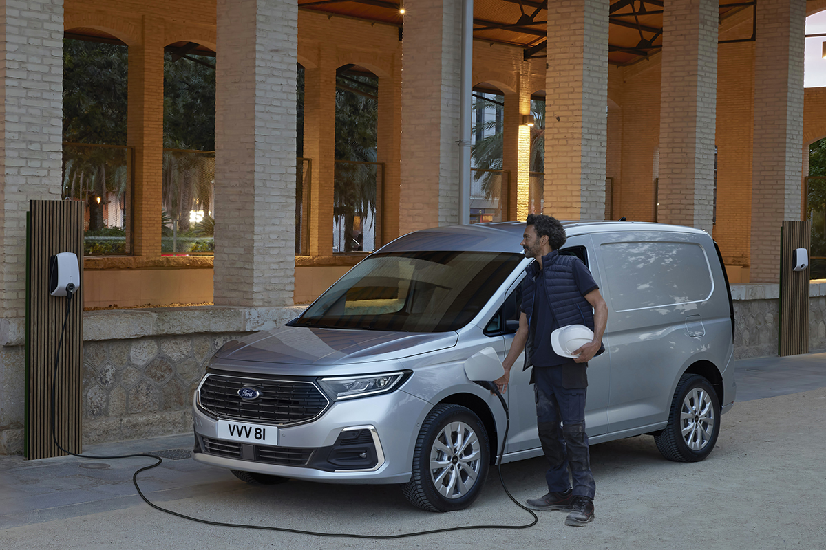 Ford Transit Connect 2024, la furgoneta diésel y PHEV a la conquista de ...