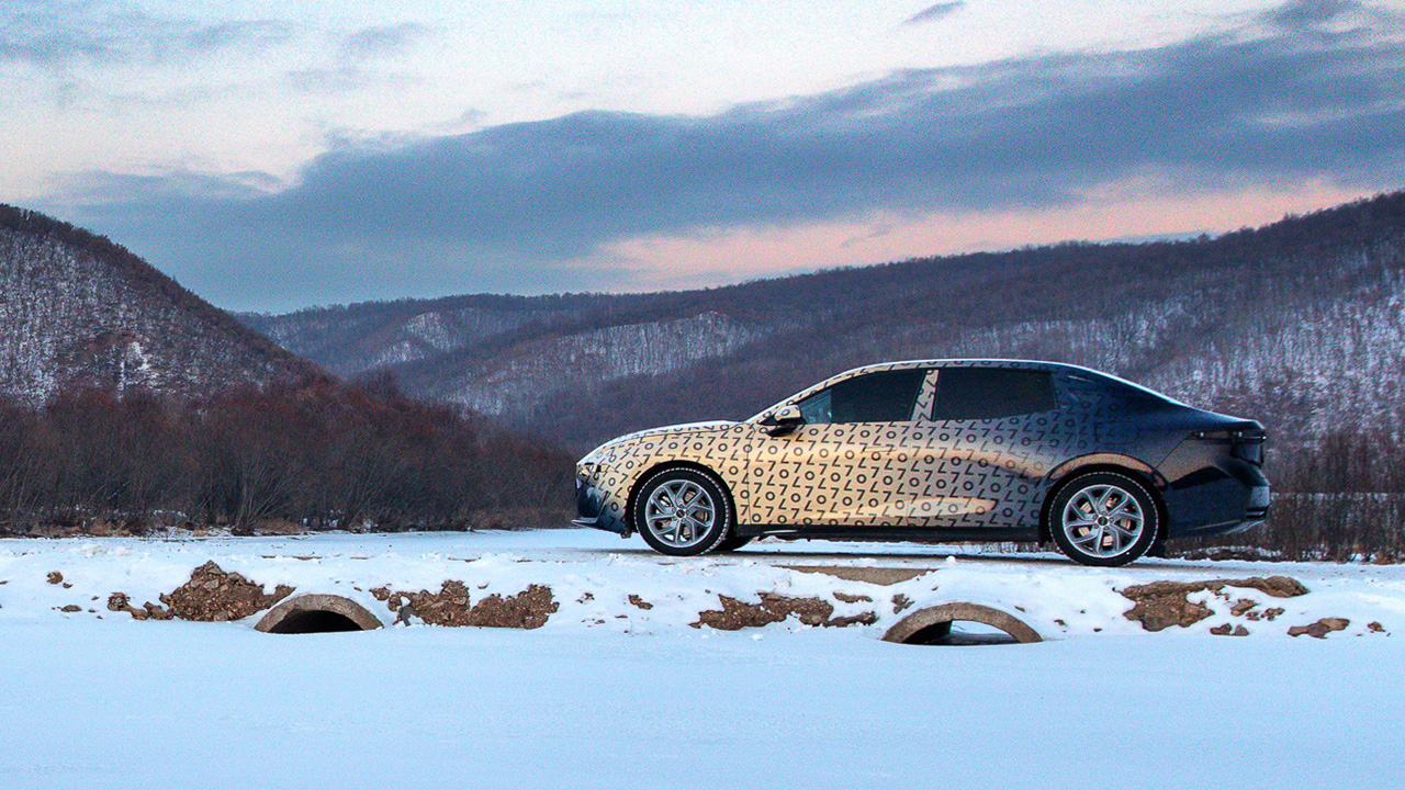 Lynk & Co apunta a Mercedes y BMW con el nuevo 07 EM-P, un sedán PHEV ...