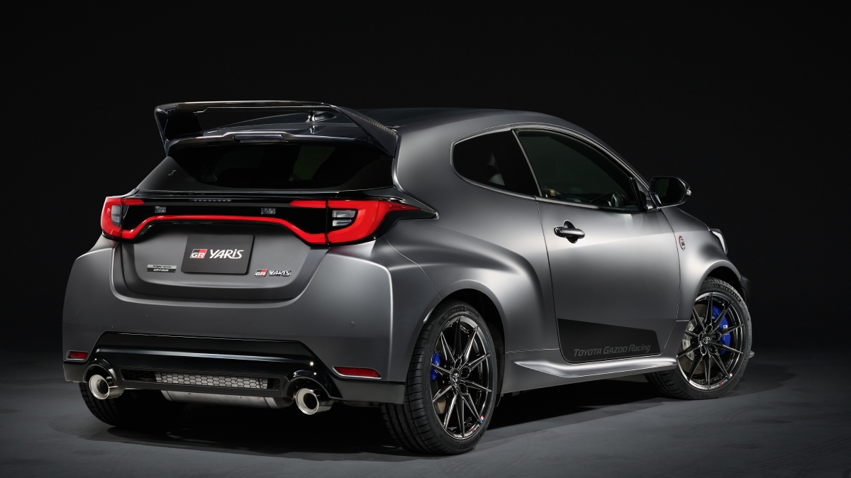 El nuevo Toyota GR Yaris rinde homenaje a Ogier y Rovamperä con dos ...