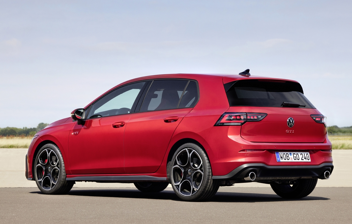 Debuta el revisado Volkswagen Golf GTI, el famoso compacto deportivo estrena imagen, tecnologías ...