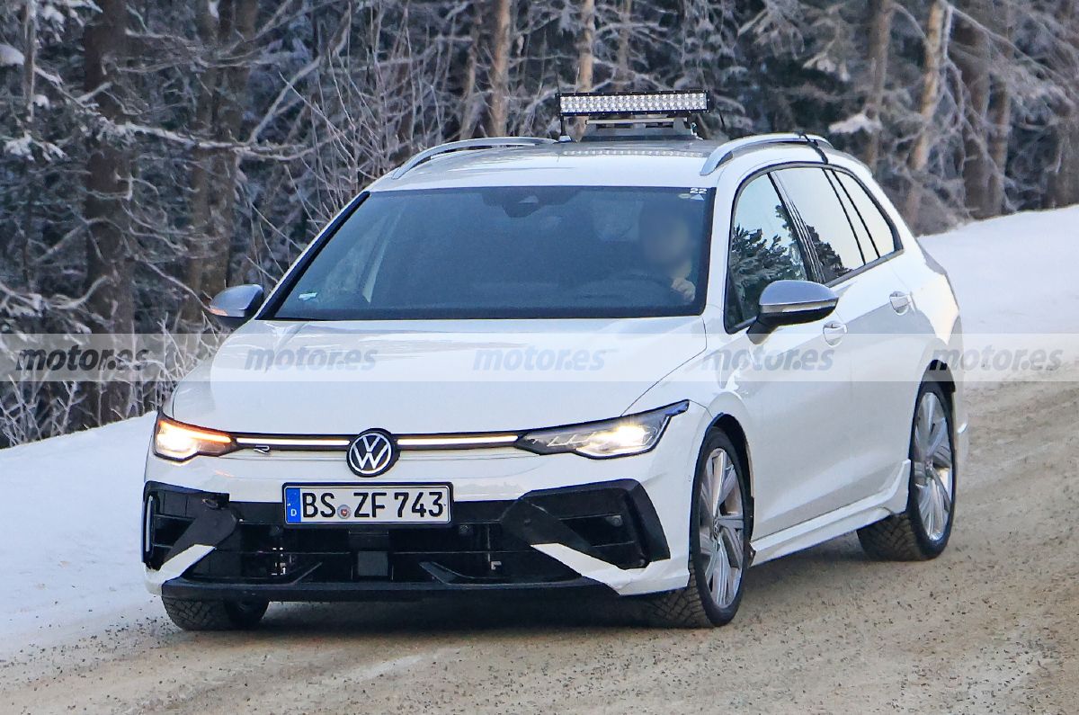 El renovado Volkswagen Golf R Variant exhibe su nuevo diseño en las ...