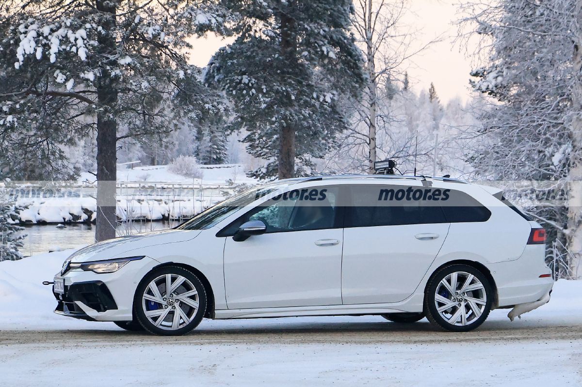 El renovado Volkswagen Golf R Variant exhibe su nuevo diseño en las ...