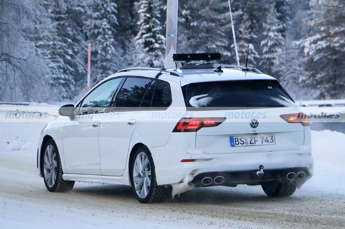 El renovado Volkswagen Golf R Variant exhibe su nuevo diseño en las ...