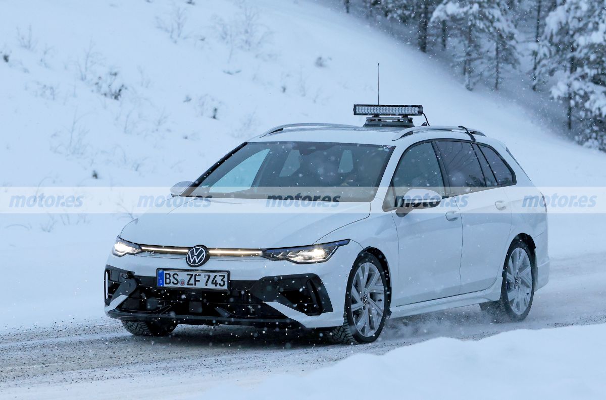 El renovado Volkswagen Golf R Variant exhibe su nuevo diseño en las ...