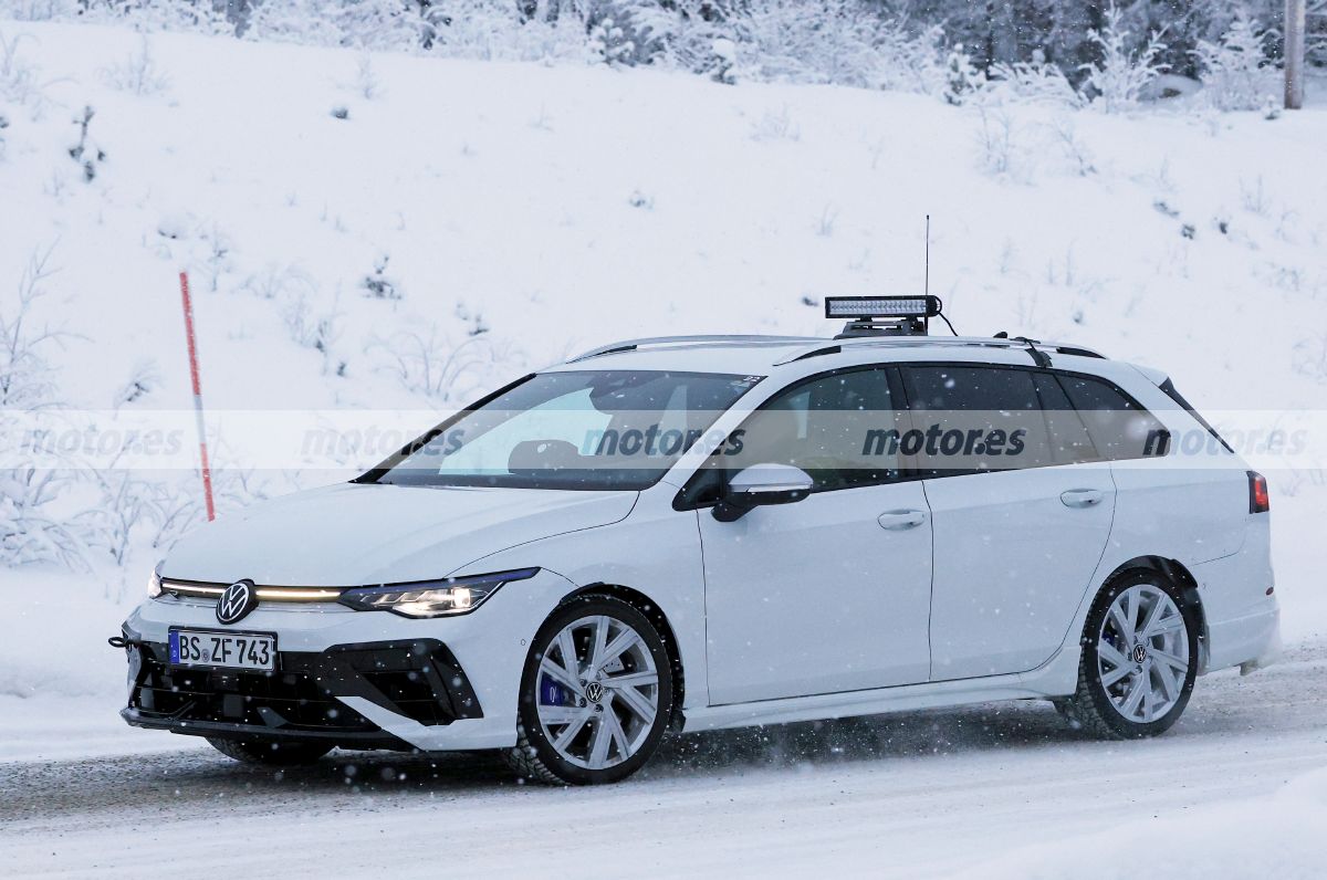 El renovado Volkswagen Golf R Variant exhibe su nuevo diseño en las ...