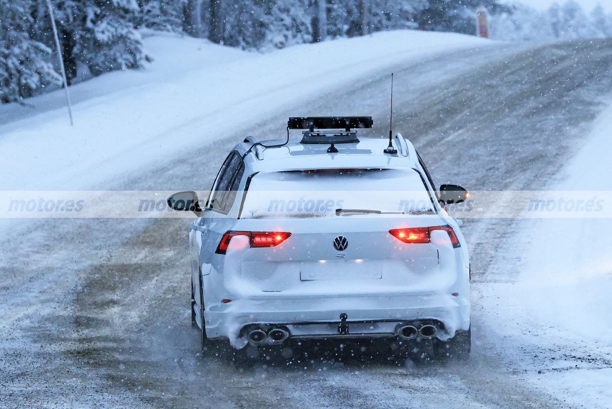 El renovado Volkswagen Golf R Variant exhibe su nuevo diseño en las ...