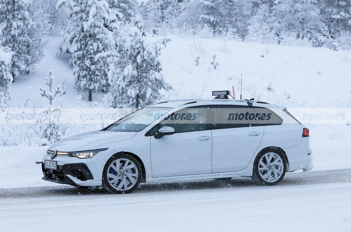 El renovado Volkswagen Golf R Variant exhibe su nuevo diseño en las ...