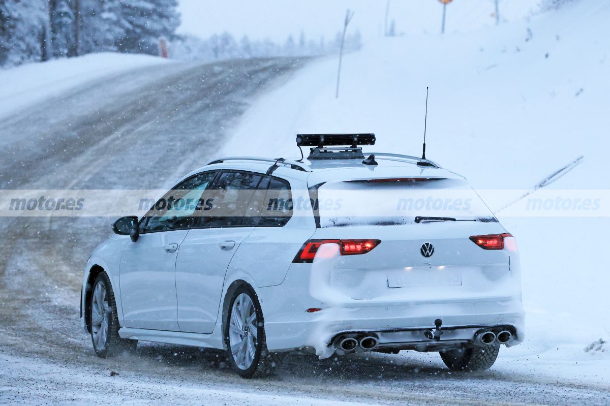 El renovado Volkswagen Golf R Variant exhibe su nuevo diseño en las ...