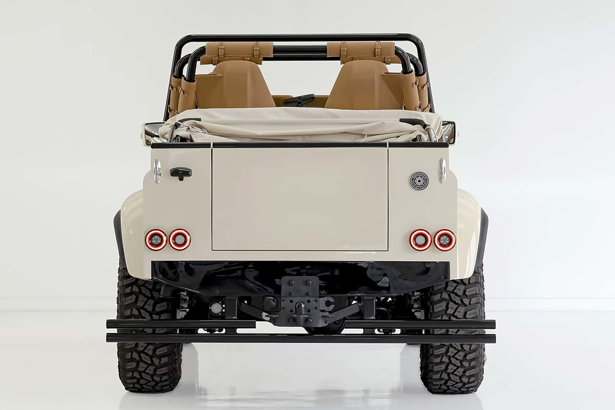 Ares Modena llama a los amantes de los clásicos con un Defender Cabrio ...