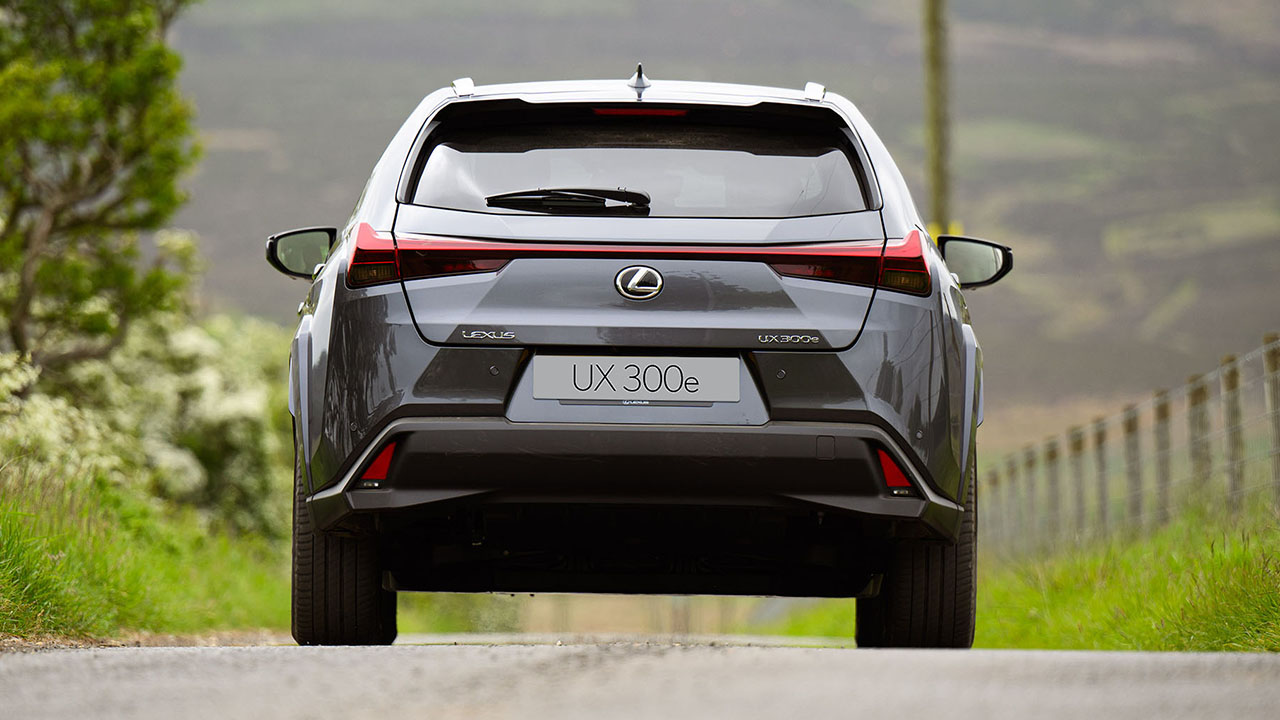 El nuevo Lexus UX 300e 2024 se pone a la venta en España, el SUV ...