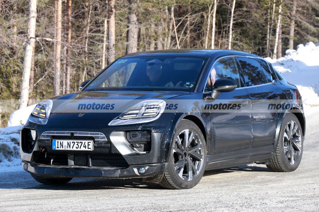 El futuro Audi Q8 e-tron 2026 arranca sus pruebas en el norte de Suecia escondido bajo esta mula ...