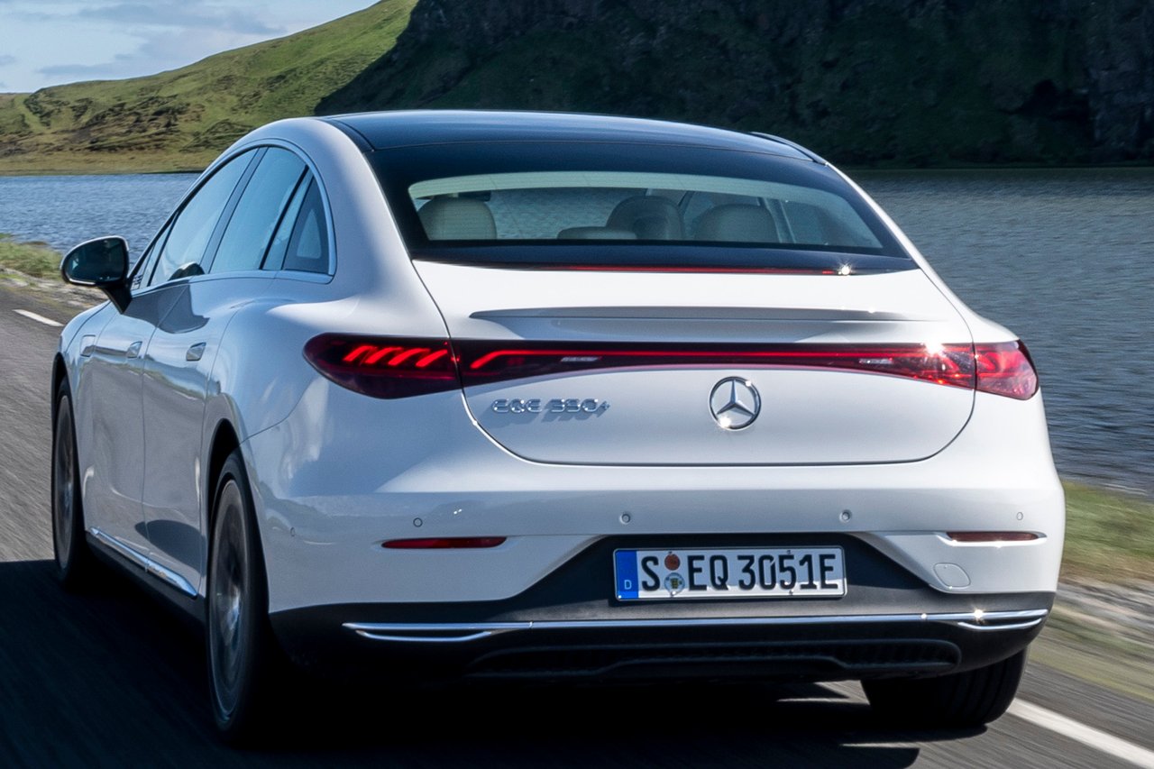 El Mercedes EQE estrena nueva versión con casi 700 km de autonomía en respuesta frente a la ...