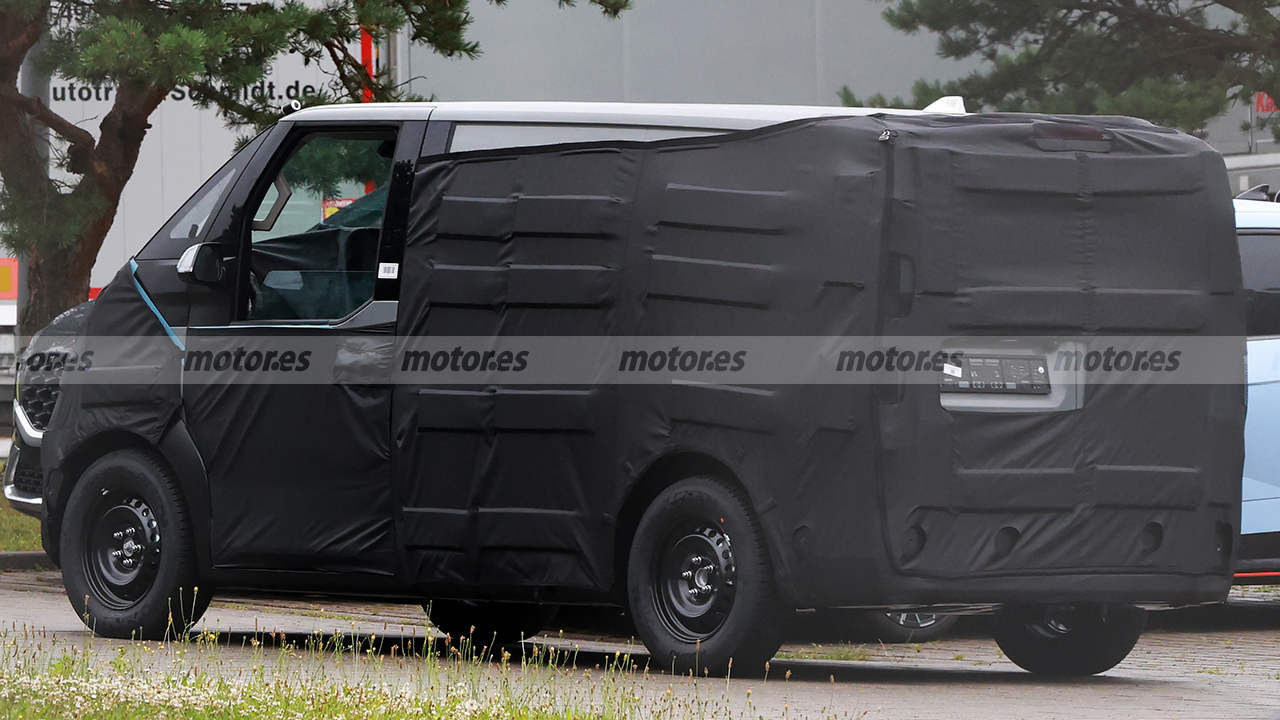 Primeras fotos espía del KIA PV5, una tecnológica (y moderna) furgoneta eléctrica que llegará en ...