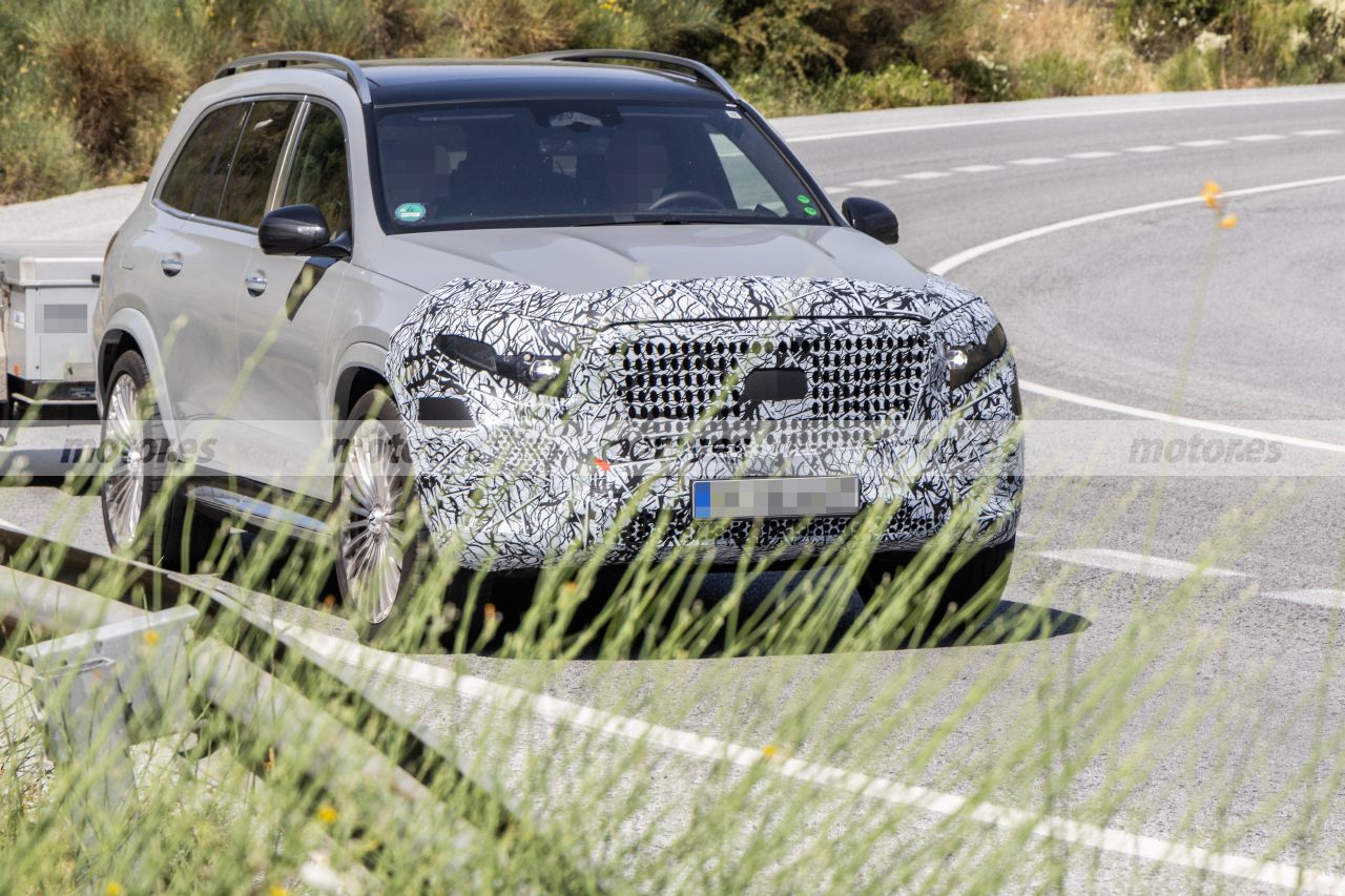 El Mercedes-Maybach GLS 2026 vuelve a posar en fotos espía, un SUV con ...