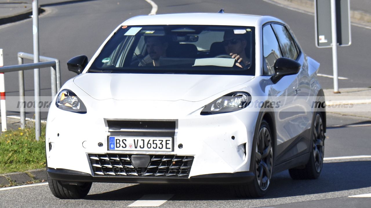 El nuevo CUPRA Raval sorprende en estas fotos espía con un 'curioso ...