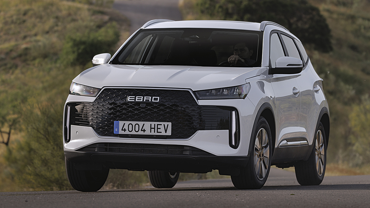 El nuevo EBRO S400 llega con acabados Premium y Excellence, ¿cuál ...